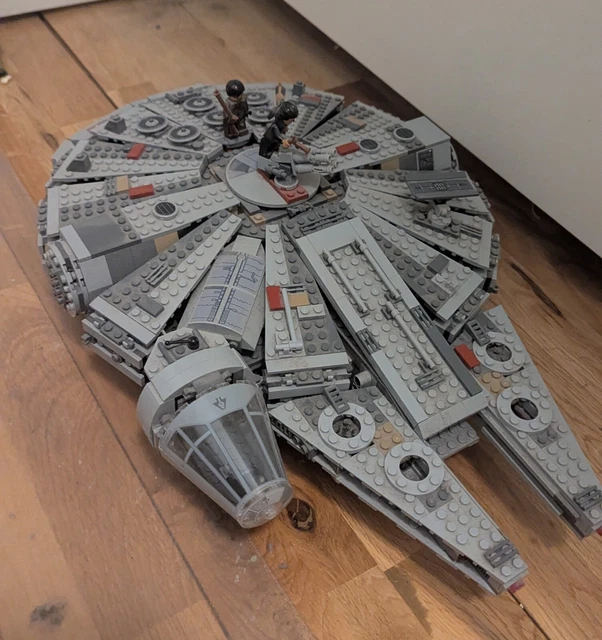 LEGO STAR WARS: Millennium Falcon (75105) - Complete with mini figures ...