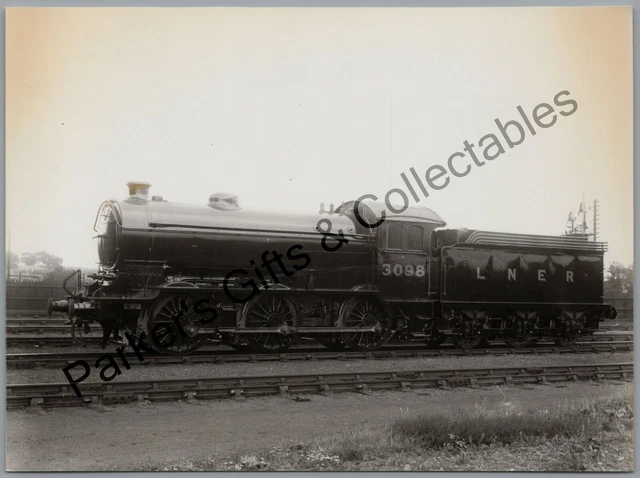 LNER STEAM TRAIN Locomotive No 3098 London North Eastern Railway ...