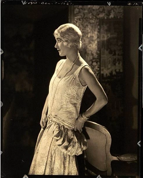 ACTRESS GRACE MOORE with blond hair in a fingerwave hairstyle we 1930s ...