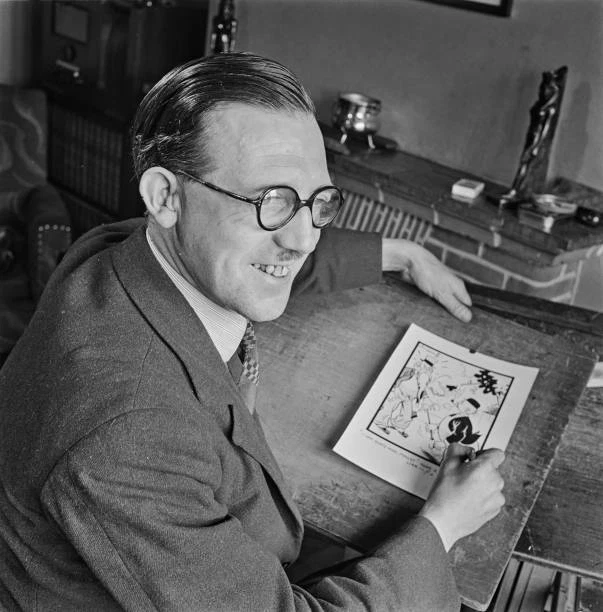 CARTOONIST JACK GREENALL Daily Mirror draws a cartoon a board h- 1942 ...