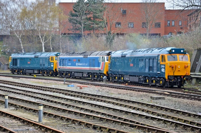CLASS 50 NO d400 with 50017 and d407 at liecster £1.20 - PicClick UK