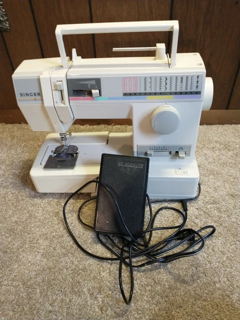 VINTAGE SINGER MODEL 9113 Sewing Machine With Pedal, Cover And ...