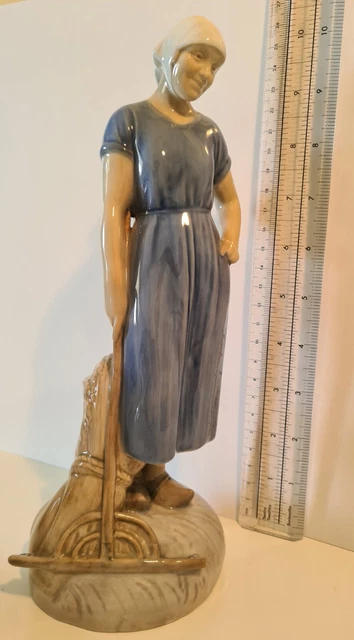 BING AND GRONDAHL B&G 2050 farmer girl with rake by Axel Locher vintage ...