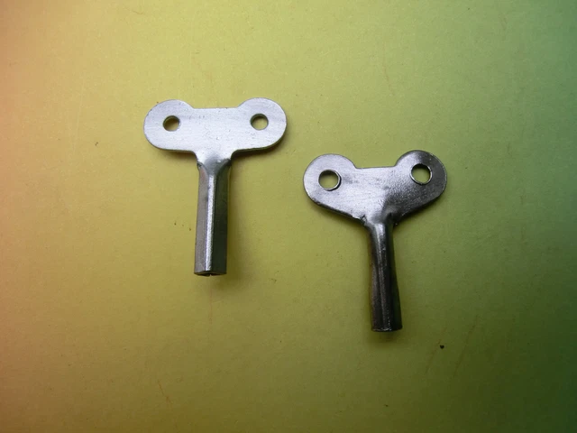 ALTE SCHLÜSSEL - 2 schöne alte Aufziehschlüssel für Blechspielzeug EUR 4,20 - PicClick DE