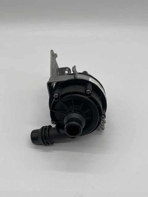 MERCEDES BENZ ORIGINAL W205 C Class Electric Water Pump A0005002686 £ ...