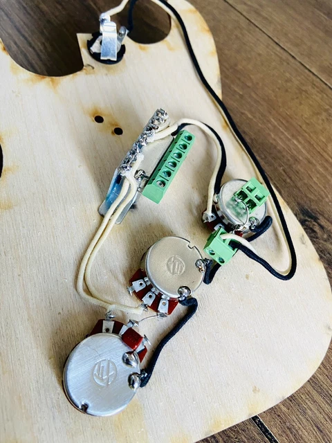 GUITAR SOLDERLESS STRATOCASTER Wiring Harness 5 Way Mini Pots EUR 29,82 ...