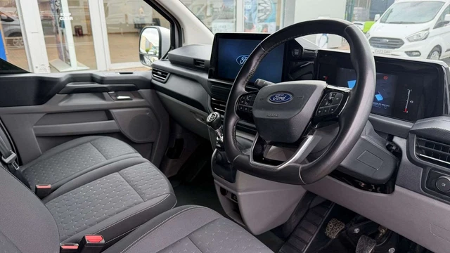 FORD TRANSIT CUSTOM 2.0 EcoBlue 136ps H1 Van Limited Van Diesel Manual ...