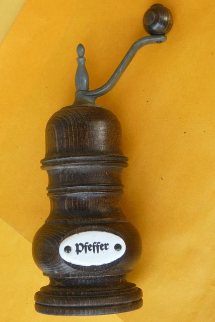ALTE ANTIKE PFEFFERMÜHLE (Holz) / Gewürzmühle, funktionstüchtig . EUR 9,99 - PicClick DE