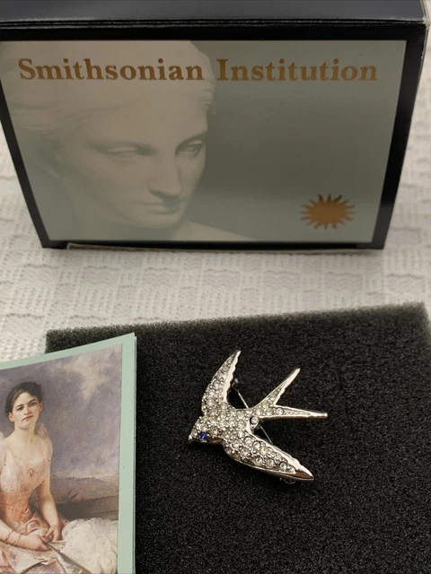 AVON SMITHSONIAN INSTITUTION Juliette Gordon Low Swallow Pin Brooch 1996 £18.66 - PicClick UK
