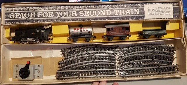 TRIX TWIN CADET Railway 224 Oo Gauge Goods Train Set Locomotive Boxed ...