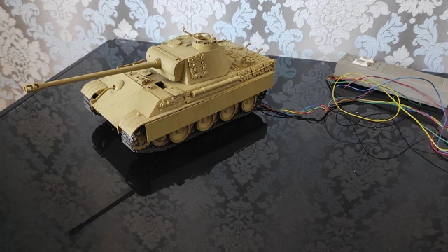 DEUTSCHES PANZER-MODELL „PANTHER Ausf. D“ (Maßstab 1:35) mit ...