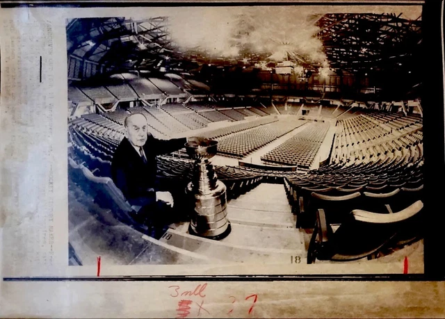 1970 FRED CYCLONE Taylor Photo Pacific Coloseum Nhl Hockey Vancouver ...