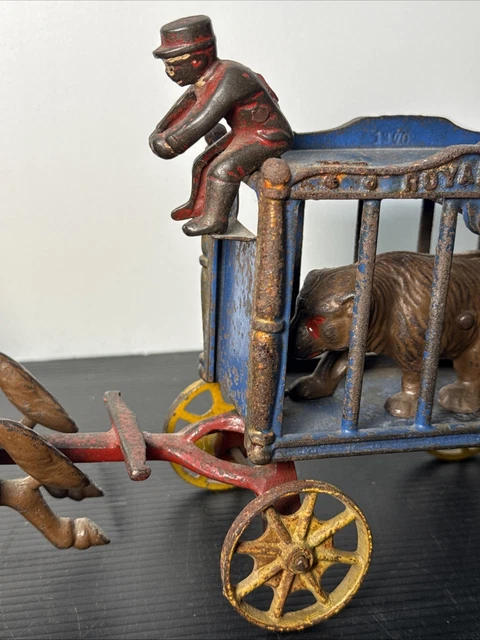CAST IRON HORSE Drawn Royal Circus Brown Bear Cage Wagon Toy Hubley ...