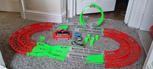 RARE FISHER PRICE Shake N Go Xtreme Speedway includes track, cars ...