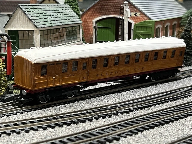 KIT BUILT OO Gauge 4mm LNER Gresley Teak Sleeping Car Coach No. 1091 £0 ...