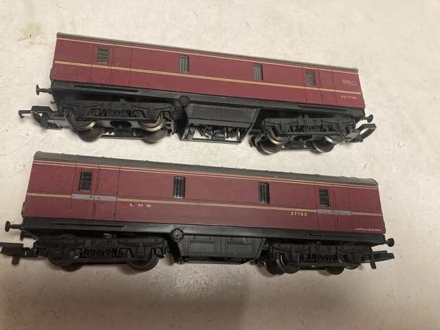 2 X LIMA Bogie PArcel Vans , 305358W 305371W. RN 37762 & M37776M £20.96 ...