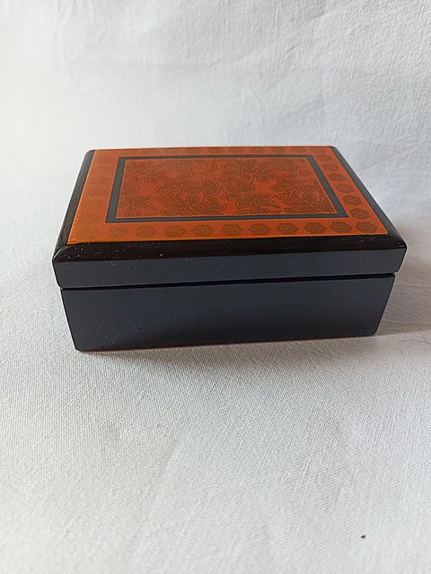 ANCIENNE BOITE VINTAGE noire orange style laqué Années 50/70 EUR 15,00 ...