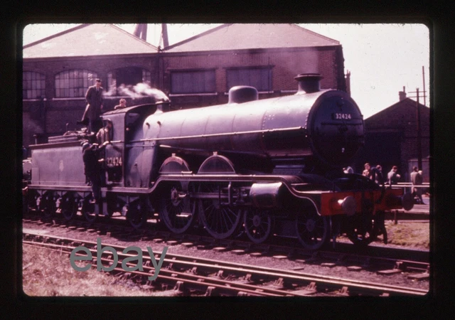 35MM SLIDE - ex SR Atlantic 32424 'Beachy Head' on shed £1.89 - PicClick UK