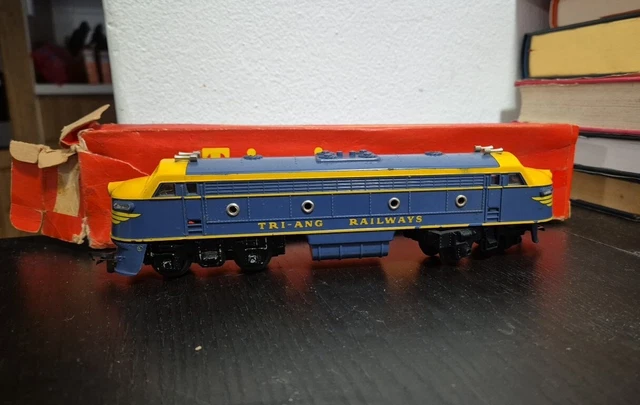 TRI-ANG RAILWAYS. R159/R250A Diesel Locomotive, Vic Rail. Untested $71. ...