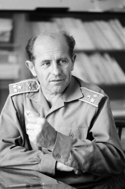 EMIL ZATOPEK PICTURED in hiding in Prague 8th September 1968 Old Photo ...