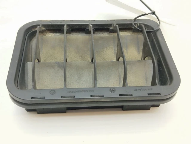 MERCEDES-BENZ C W203 Quarter Panel Druck Lüftungsschlitz 2038300142 ...