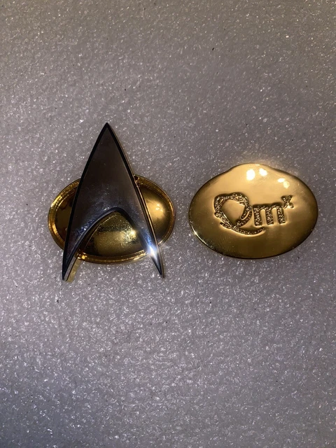 OFFICIAL STAR TREK The Next Generation Comms Badge CBS 2015 £20.00 ...