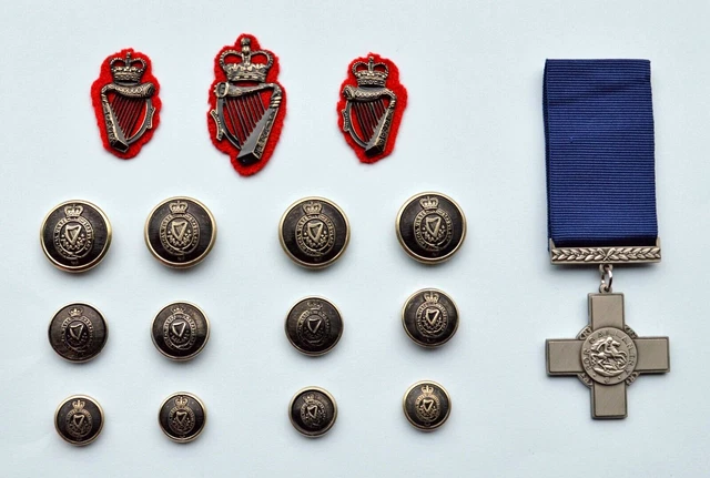 ROYAL ULSTER CONSTABULARY G.C. Badges, Buttons & George Cross copy ...