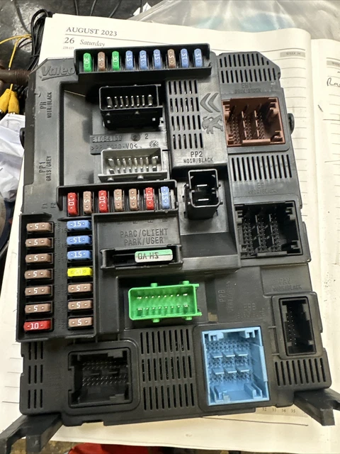 CITROEN / PEUGEOT BODY CONTROL MODULE FUSE BOX 9807532080 2014 £125.00 ...