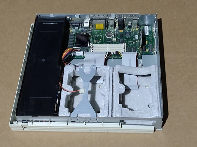 HP 9000 712/60 HP-UX Workstation A4023A A2615A 9.05 10.20 11.00 11i £ ...