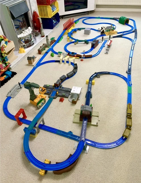 THOMAS & FRIENDS TOMY Trackmaster Battery Operated Train Set - 260+ pcs ...