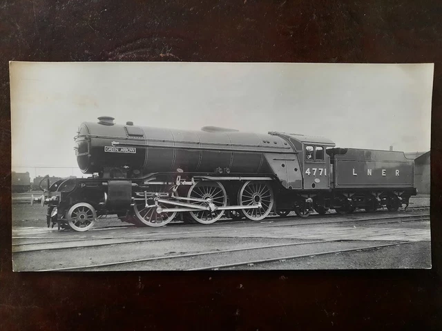 VINTAGE STEAM ENGINE railway photo LNER locomotive 2-6-2 4771 Green ...