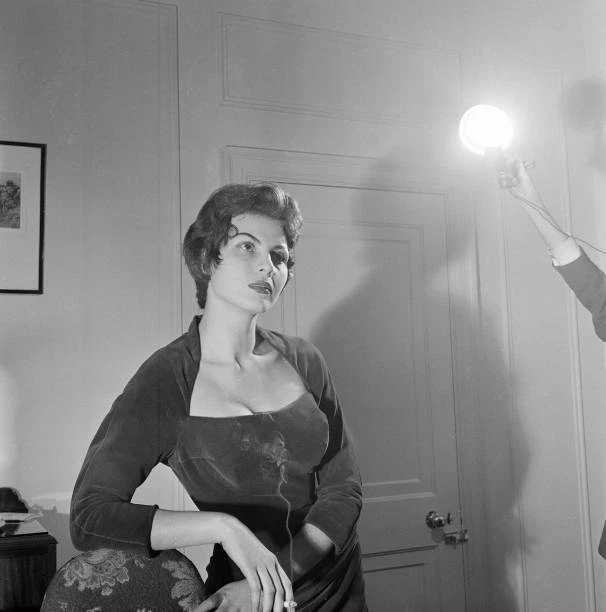 NADJA REGIN SERBIAN actress UK first time pictured Grosvenor - 1955 Old ... NADJA REGIN SERBIAN actress UK first time pictured Grosvenor - 1955 Old ...