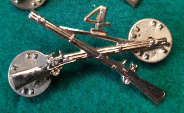 UNITED STATES ARMY 4th Infantry Regiment Officers Collar Badge Gold ...