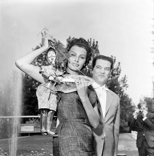 SOPHIA LOREN AT The Venice Film 1958 Old Photo 6 EUR 6,75 - PicClick IT