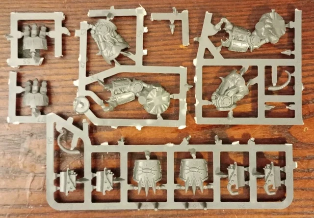 WARHAMMER 40K BITS - Chaos Space Marines Hellbrute Fists - pair w ...