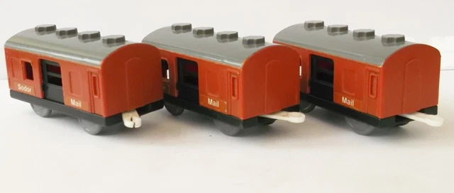 TOMY TRACKMASTER THOMAS - lot of 3x Sodor Mail vans wagons trucks £8.99 ...