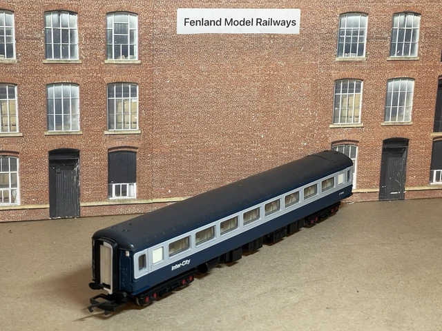 HORNBY OO GAUGE Model Railway Blue And Grey Mark 2d Coach £4.20 ...