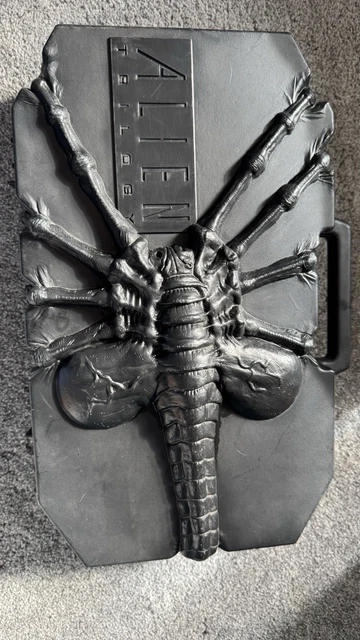 ALIEN TRILOGY FACEHUGGER Collectors VHS Box Set - Vintage 1993 £11.12 ...