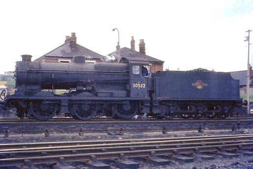ORIGINAL COLOUR SLIDE of 30532 SR Q class steam loco £3.50 - PicClick UK