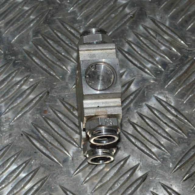 MERCEDES-BENZ ML-KLASSE W164 Ölkühler Thermostat A1645010265 2006 EUR ...