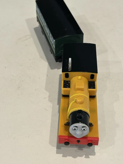 THOMAS TRACKMASTER DUNCAN 2006 Motorized Train Engine w/ Green Coach ...