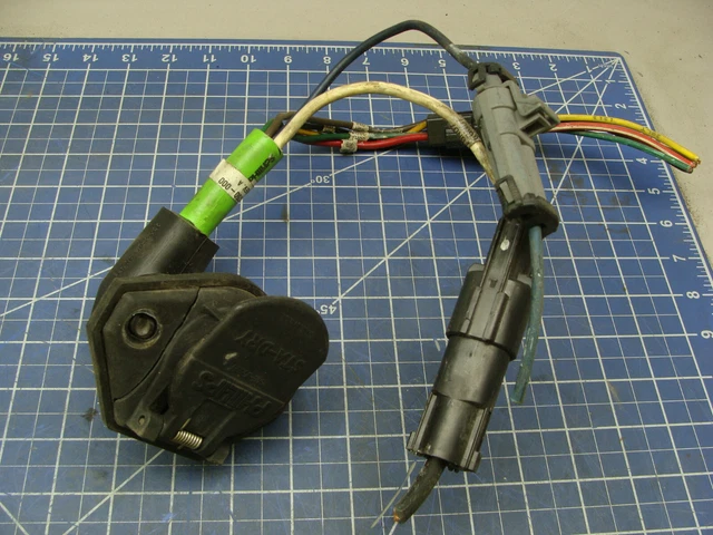 2014 FREIGHTLINER CASCADIA Phillips Sta-Dry Sae-J560B 7 Way Receptacle ...