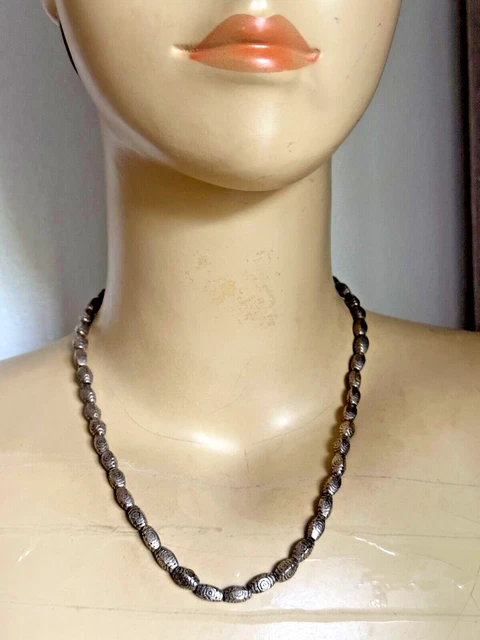RARO ANTIGUO COLLAR - Pesado Completo Metal Cuentas Grabado 44.5cm EUR ...