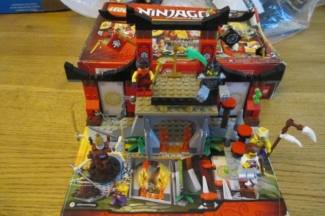 LEGO NINJAGO DOJO Showdown (70756) Complet avec boite/instructions Rare ...