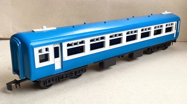 TRIANG ‘BIG BIG Train’ O, RV257 - BR Blue/White Mk2 COMPOSITE COACH ...