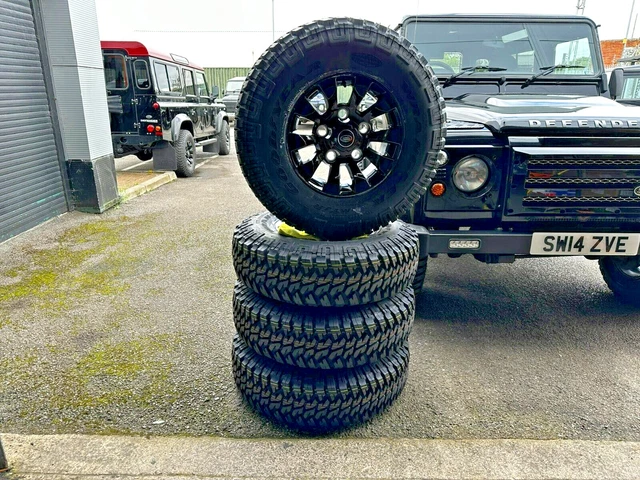 LAND ROVER DEFENDER 16" Sawtooth Alloy Wheels -Goodyear Wrangler Tyres ...