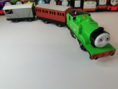 THOMAS AND FRIENDS Motorised Trackmaster Train OLIVER WITH CARRIAGE AND ...