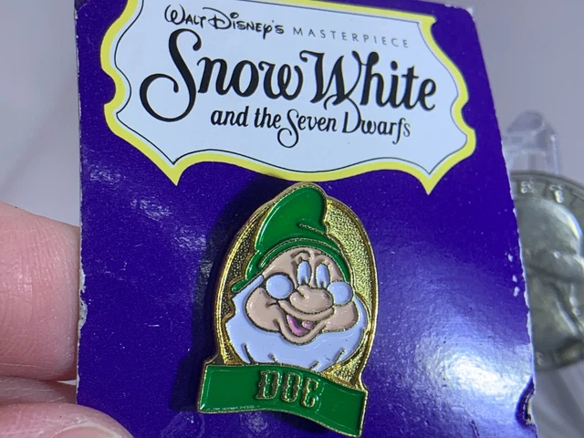 DISNEY SNOW WHITE Seven Dwarfs DOC VHS Promotional Pin T-845 £9.49 ...