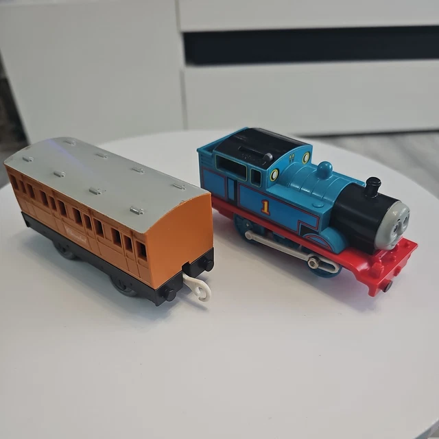 TOMY TRACKMASTER THOMAS the tank engine battery train slightly damage ...