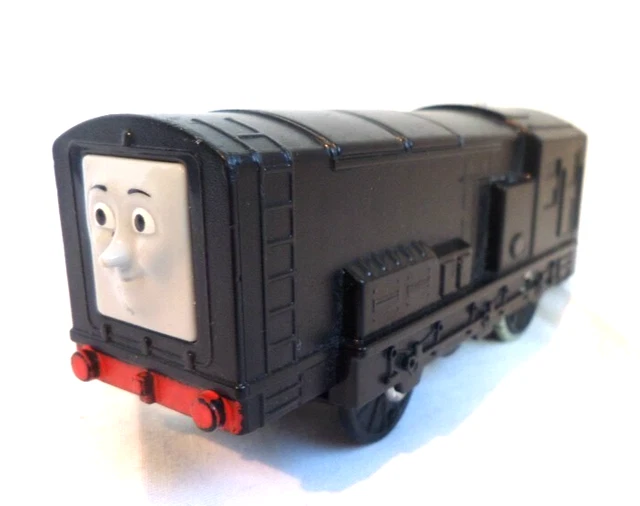 THOMAS THE TANK Engine & Friends Diesel Motorized Trackmaster Train ...